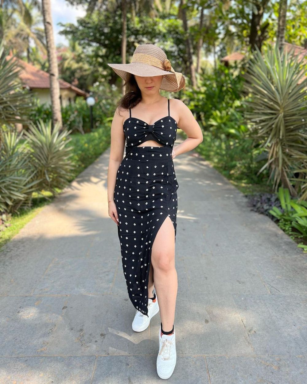 9 Inspirasi Busana Dress ala Lavina Tandon, Eye Catching!