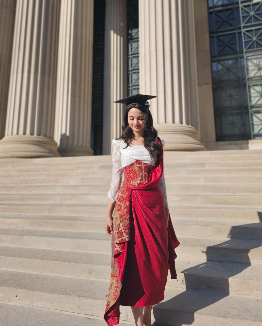 8 Inspirasi Kebaya Merah Putih untuk Wisuda hingga Pesta 8 Inspirasi Kebaya Merah Putih untuk Wisuda hingga Pesta