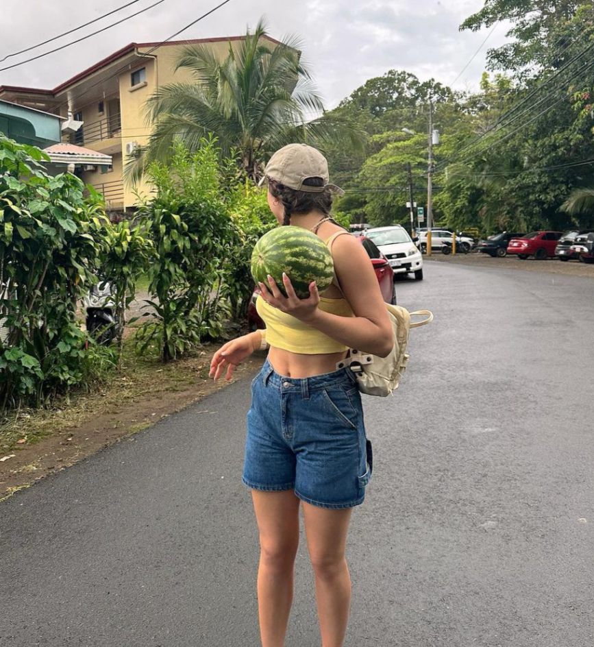 9 Inspirasi Outfit Musim Panas ala YouTuber Fernanda Ramirez