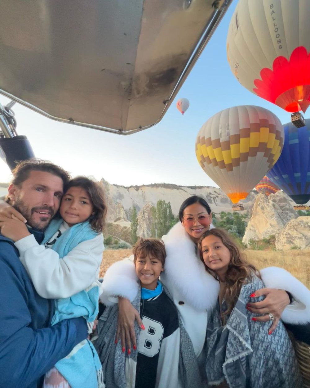 10 Artis Indonesia Naik Balon Udara di Cappadocia