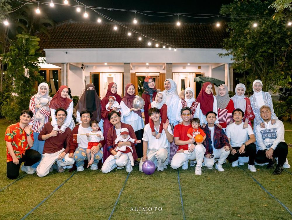 10 Potret Geng Dinda Hauw Adakan Lomba 17-an, Seru!