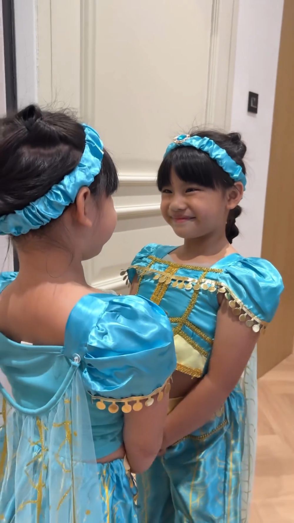 7 Foto Yaya, Anak Ririn Ekawati, Pakai Kostum Putri Jasmine 7 Foto Yaya, Anak Ririn Ekawati, Pakai Kostum Putri Jasmine