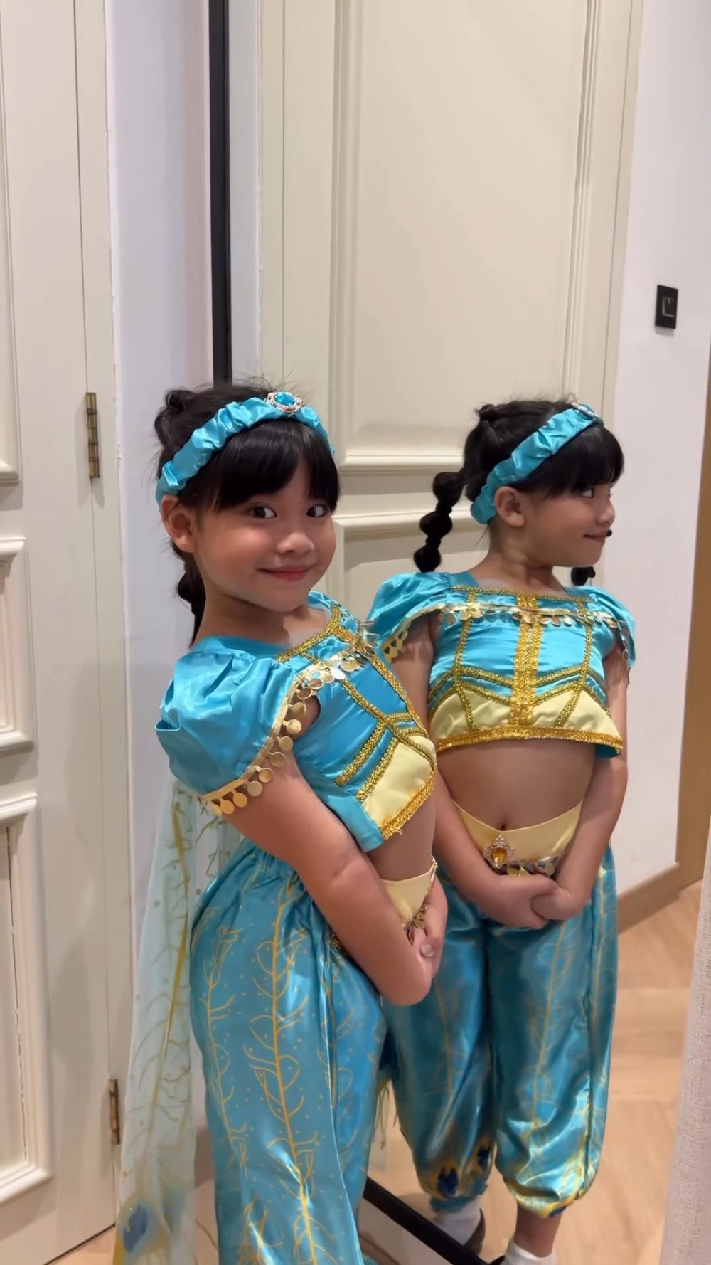 7 Foto Yaya, Anak Ririn Ekawati, Pakai Kostum Putri Jasmine 7 Foto Yaya, Anak Ririn Ekawati, Pakai Kostum Putri Jasmine