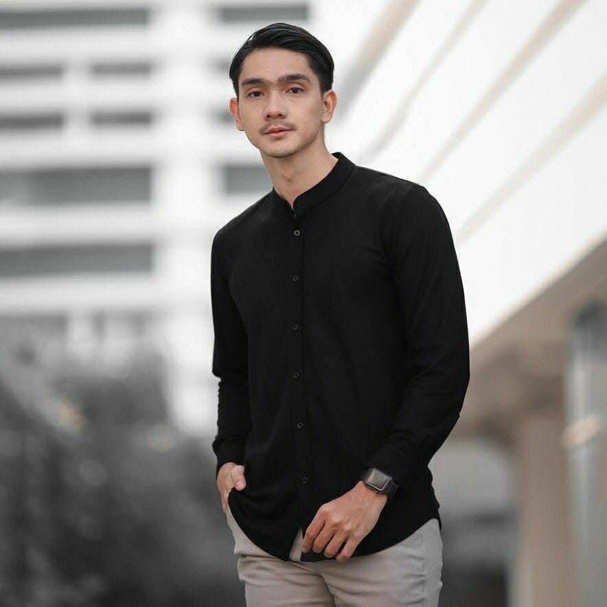 10 Rekomendasi Kemeja Hitam Polos, Keren dan Bikin Nyaman! 10 Rekomendasi Kemeja Hitam Polos, Keren dan Bikin Nyaman!