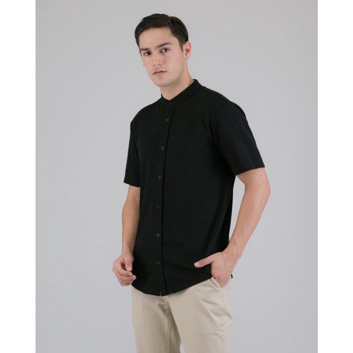 10 Rekomendasi Kemeja Hitam Polos, Keren dan Bikin Nyaman! 10 Rekomendasi Kemeja Hitam Polos, Keren dan Bikin Nyaman!