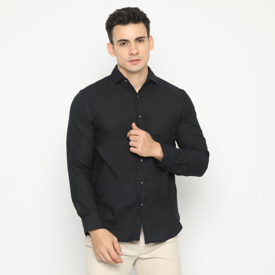 10 Rekomendasi Kemeja Hitam Polos, Keren dan Bikin Nyaman! 10 Rekomendasi Kemeja Hitam Polos, Keren dan Bikin Nyaman!
