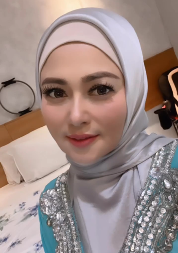 Inspirasi Gaya Makeup Ratu Dewi Imasy Cocok Buat Kondangan