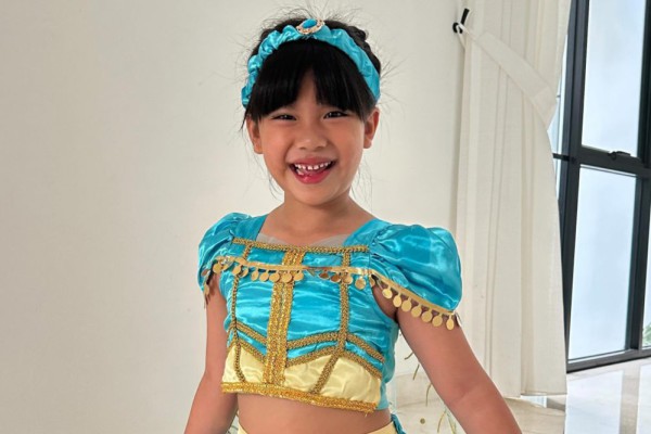 7 Foto Yaya, Anak Ririn Ekawati, Pakai Kostum Putri Jasmine 7 Foto Yaya, Anak Ririn Ekawati, Pakai Kostum Putri Jasmine