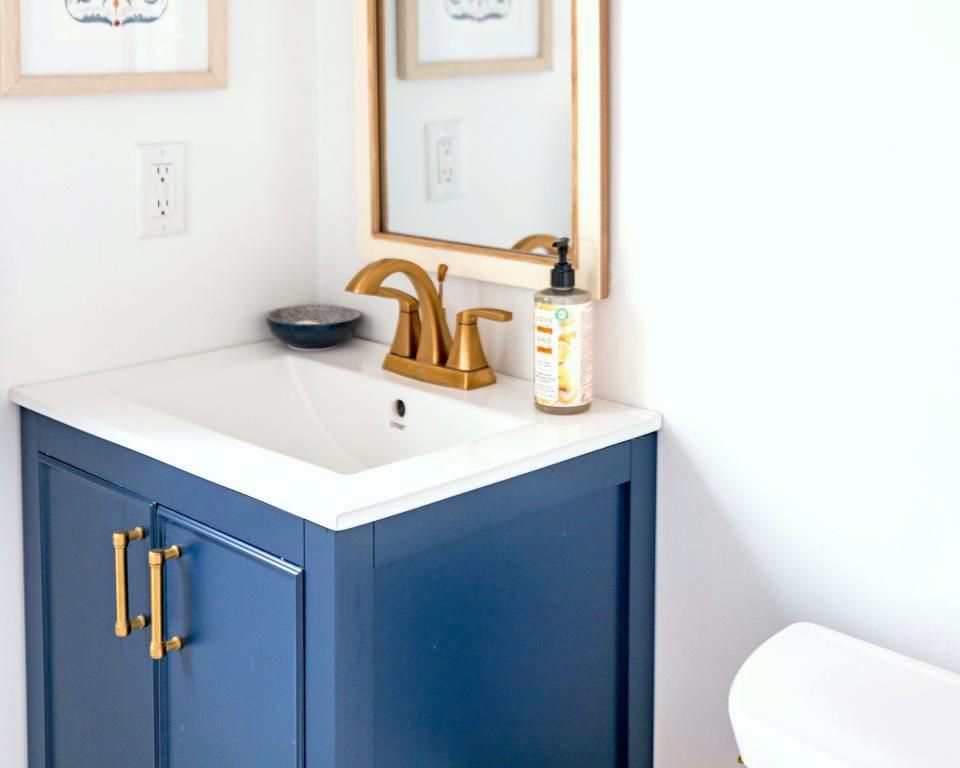 10 Ide Dekorasi Interior Warna Biru Navy yang Klasik