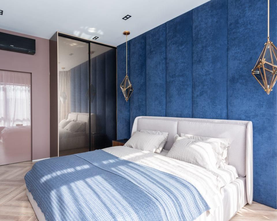 10 Ide Dekorasi Interior Warna Biru Navy yang Klasik