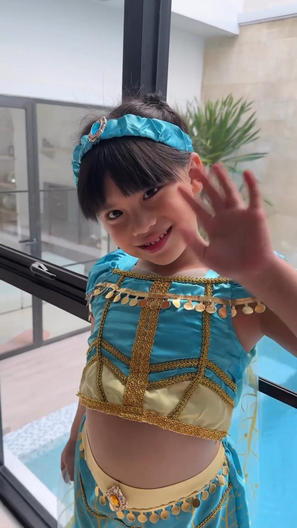 7 Foto Yaya, Anak Ririn Ekawati, Pakai Kostum Putri Jasmine 7 Foto Yaya, Anak Ririn Ekawati, Pakai Kostum Putri Jasmine
