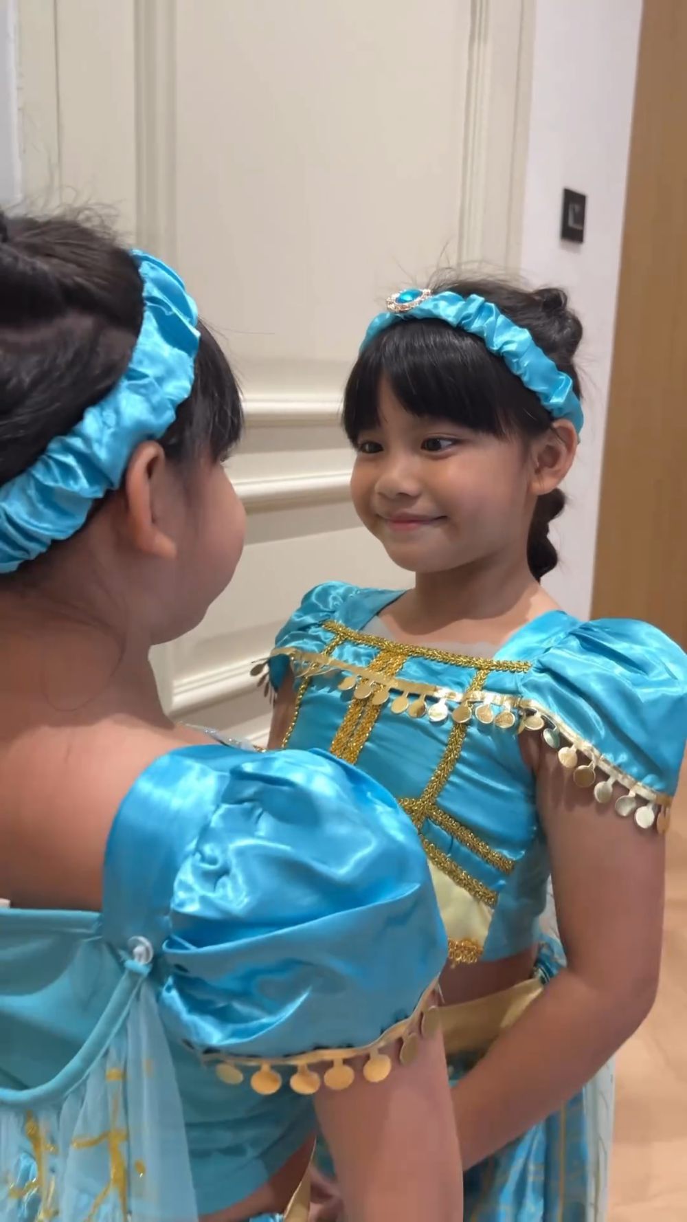 7 Foto Yaya, Anak Ririn Ekawati, Pakai Kostum Putri Jasmine 7 Foto Yaya, Anak Ririn Ekawati, Pakai Kostum Putri Jasmine
