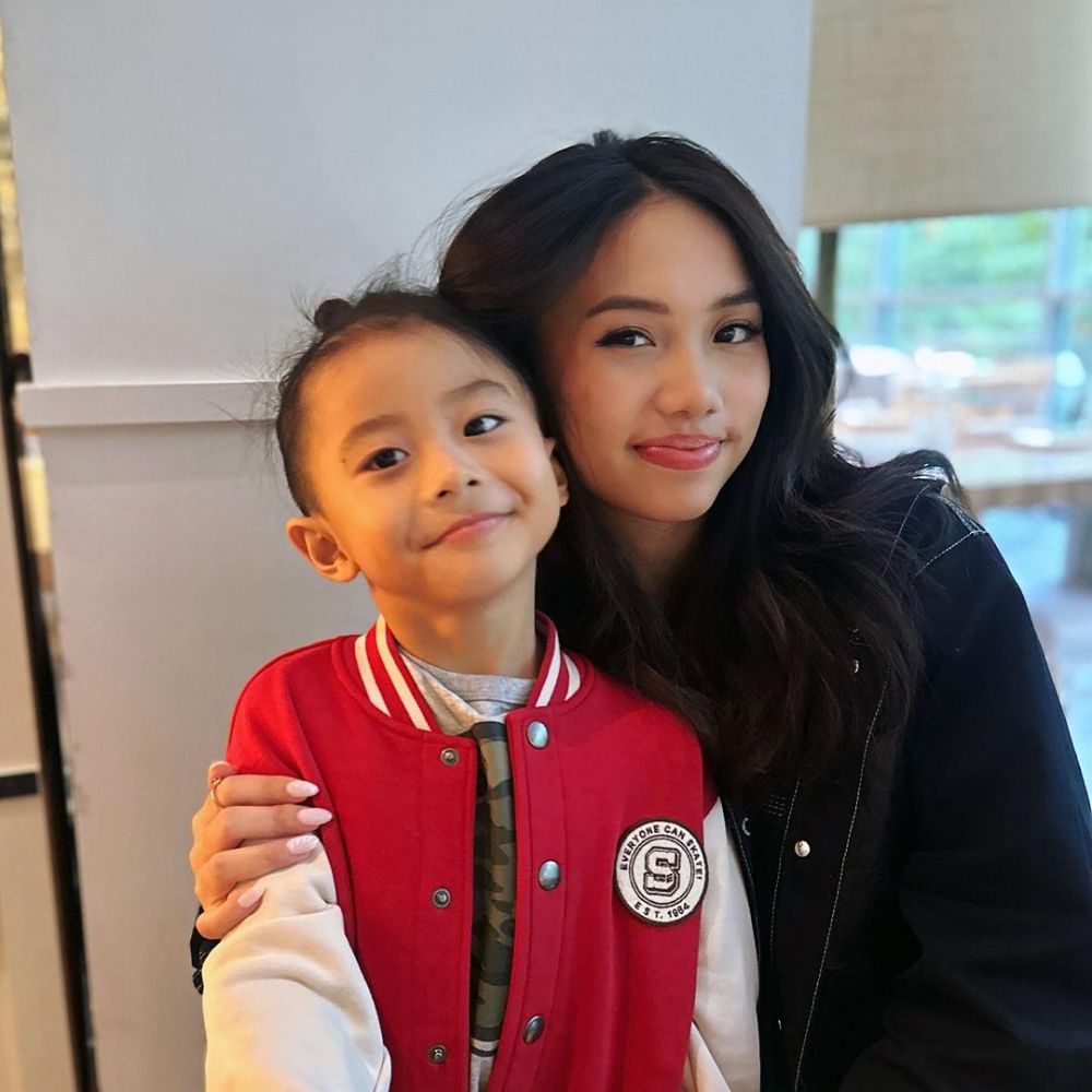 Potret Rini Yulianti di Chicago, Dukung Suami Ikut Maraton!