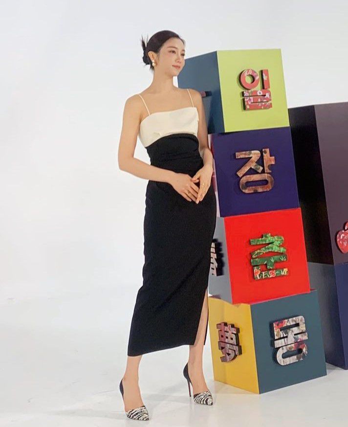 Gaya Kim Ok Bin dalam Balutan Dress