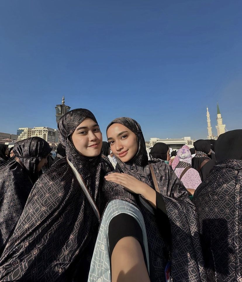 8 Potret Syafira Haddad Ibadah Umrah, Berangkat Tanpa Suami