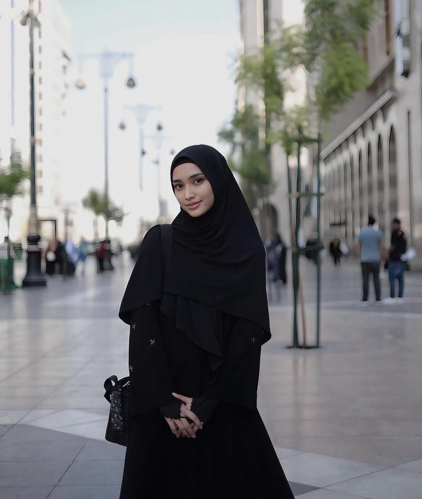 8 Potret Syafira Haddad Ibadah Umrah, Berangkat Tanpa Suami