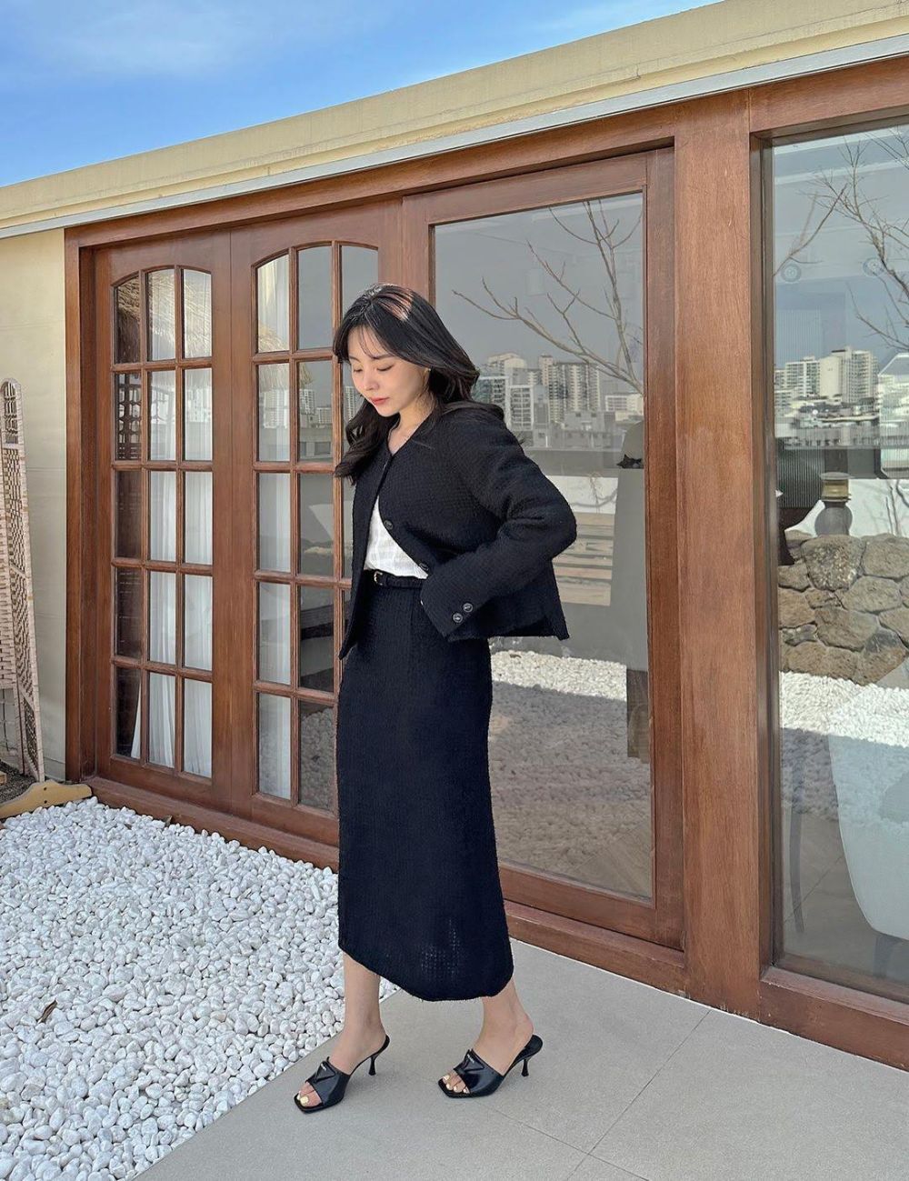 11 Ide Mix and Match Midi Skirt ala Mejiwoo yang Catchy!