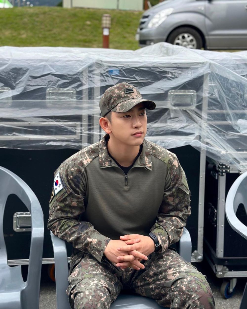 7 Potret Park Jin Young Ketika Jalani Wajib Militer