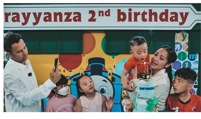 7 Potret Pesta Kedua Ulang Tahun ke-2 Rayyanza, Meriah Juga!