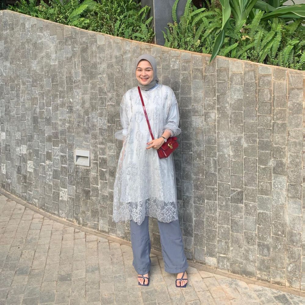 Ide Outfit Kondangan Berbahan Brokat ala lnfluencer Hijab