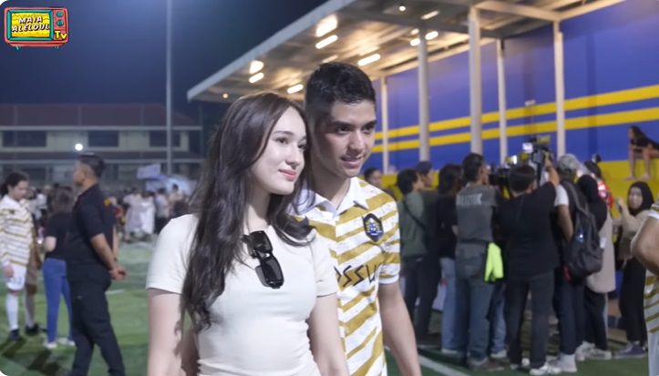 Potret Mesra Al dan Laura Moane di Lapangan Bola!