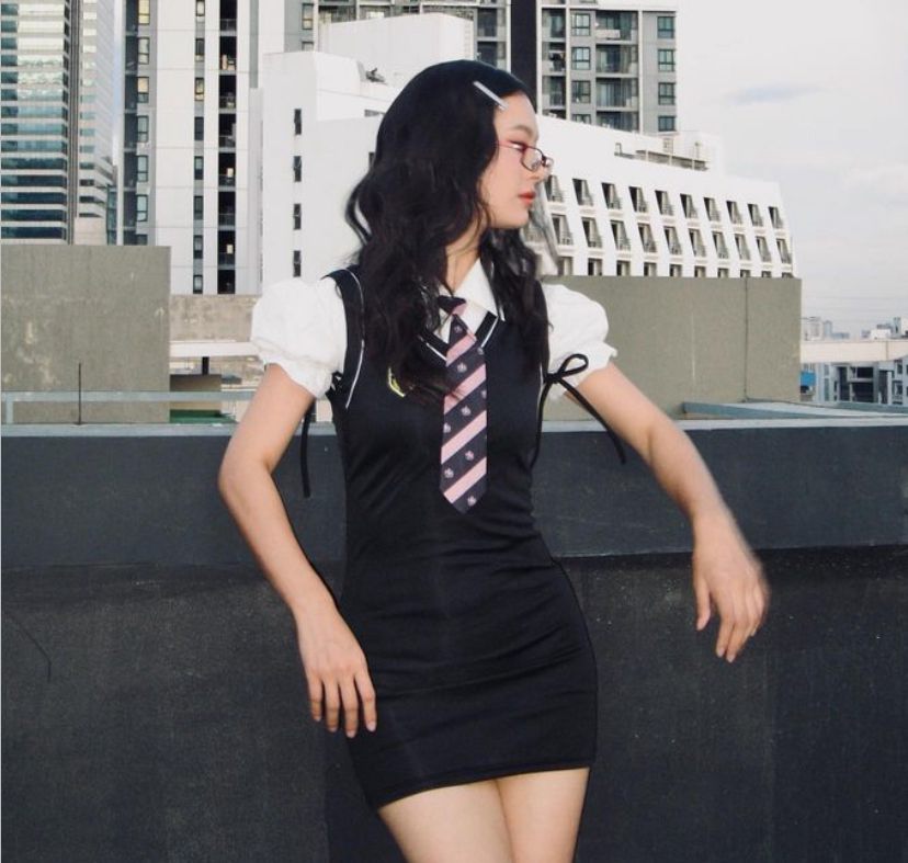 8 Rekomendasi Outfit Monokrom ala Milk Pansa, Classy