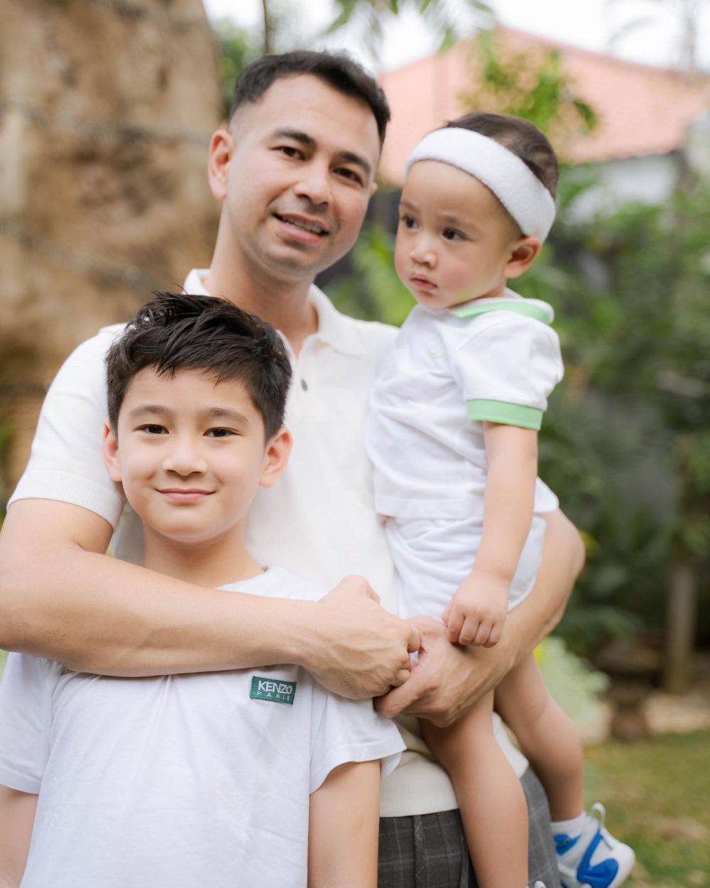 8 Potret Presenter Pria dan Anak Lelakinya