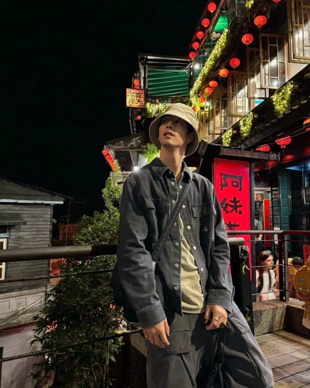 8 Inspirasi OOTD Pakai Bucket Hat ala Member GOT7, Stylish!