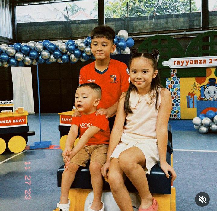 8 Potret Gempi di Ultah ke-2 Rayyanza, Gak Bikin Salting