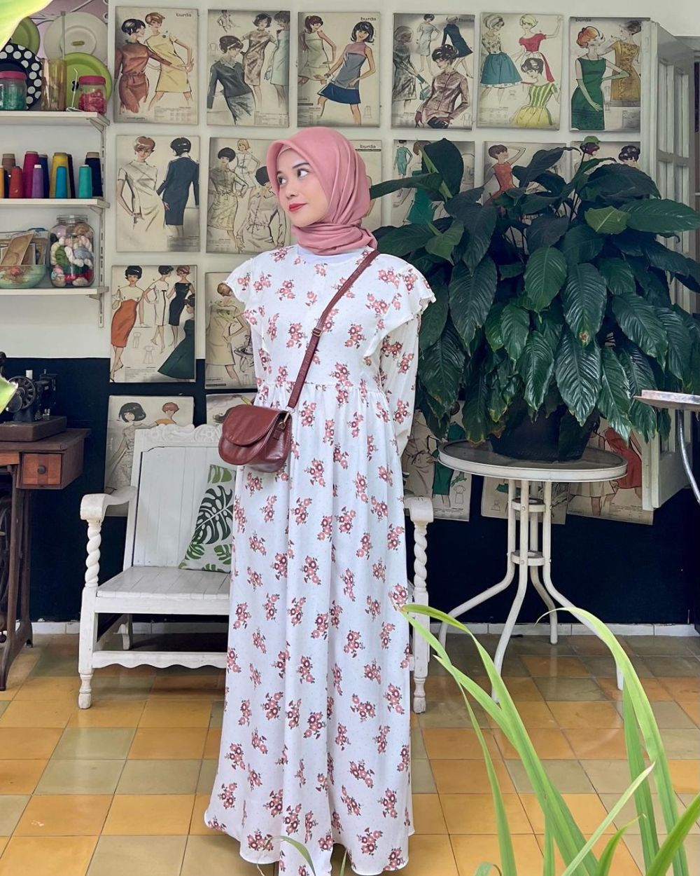 9 OOTD Inspirasi Dress Muslimah ala Amelia Andani
