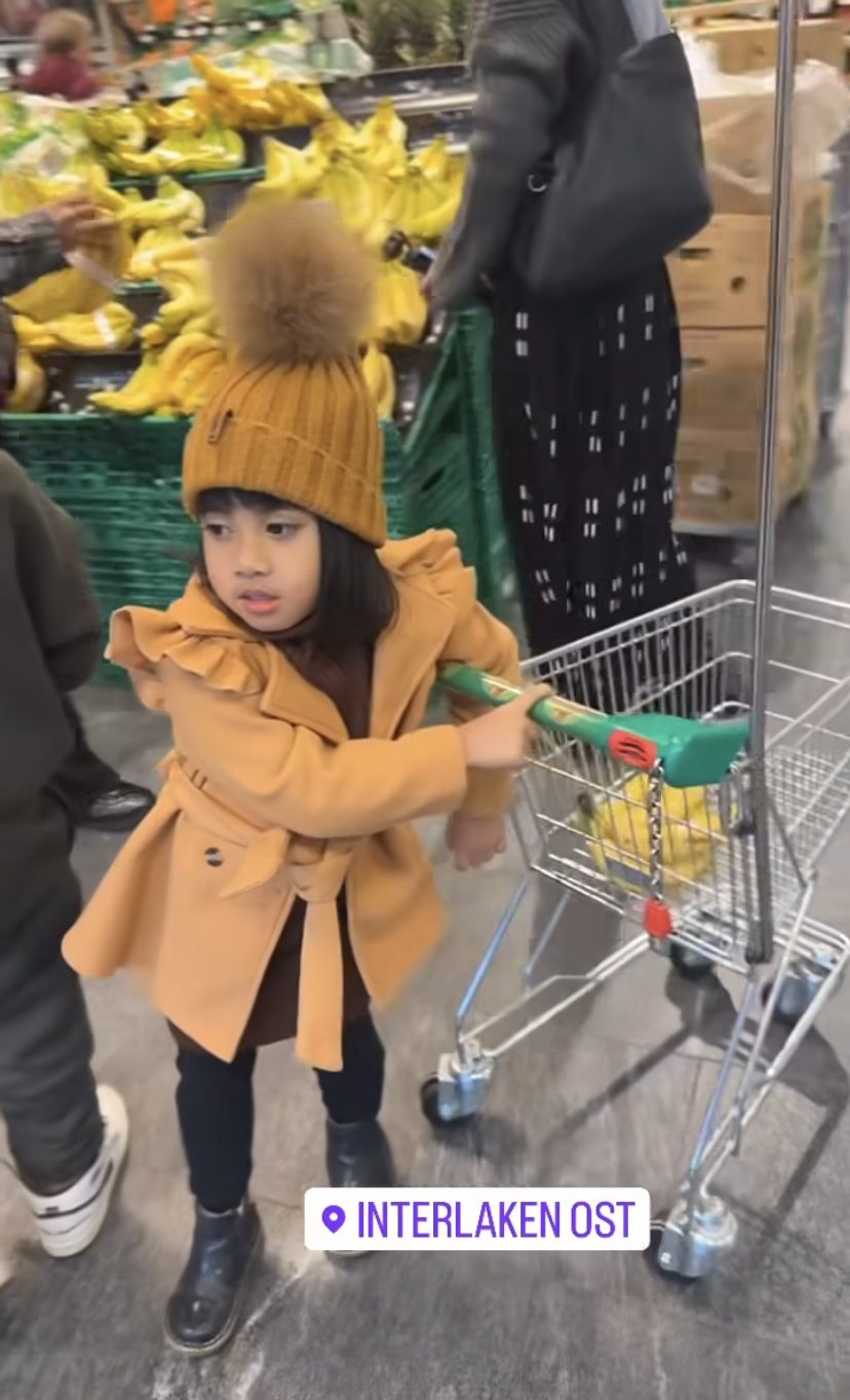 10 Momen Seru Xabiru dan Chava Liburan ke Swiss, Excited!