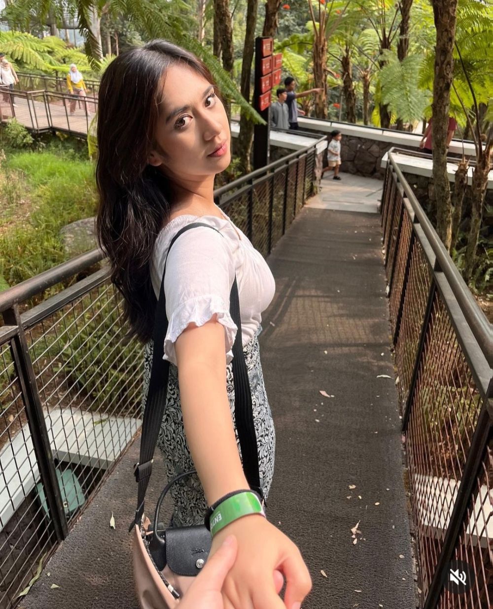 Zenia Zein Pemeran Jane dalam Bad Boys vs Crazy Girls 2