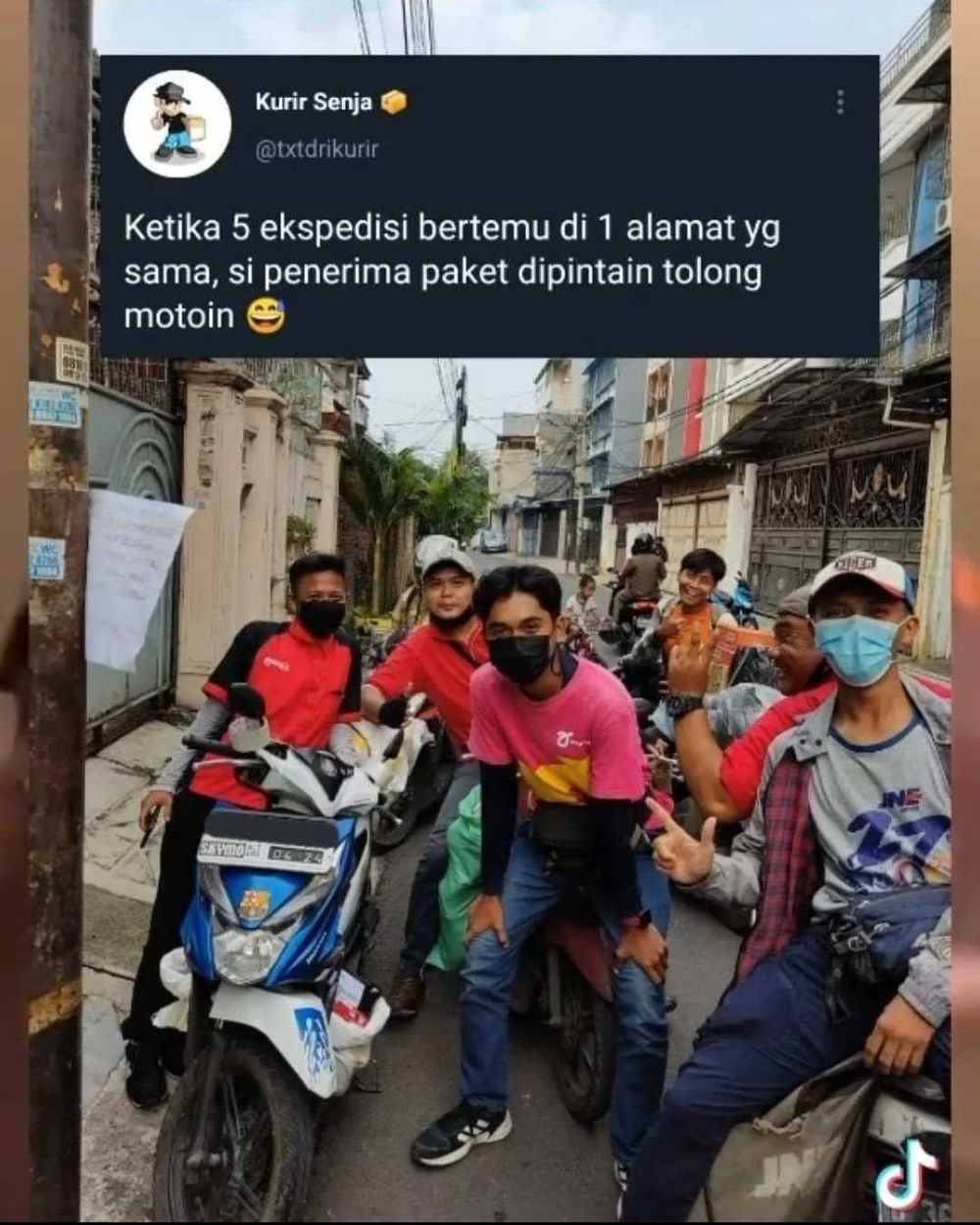 Meme Lucu Kurir Antar Paket