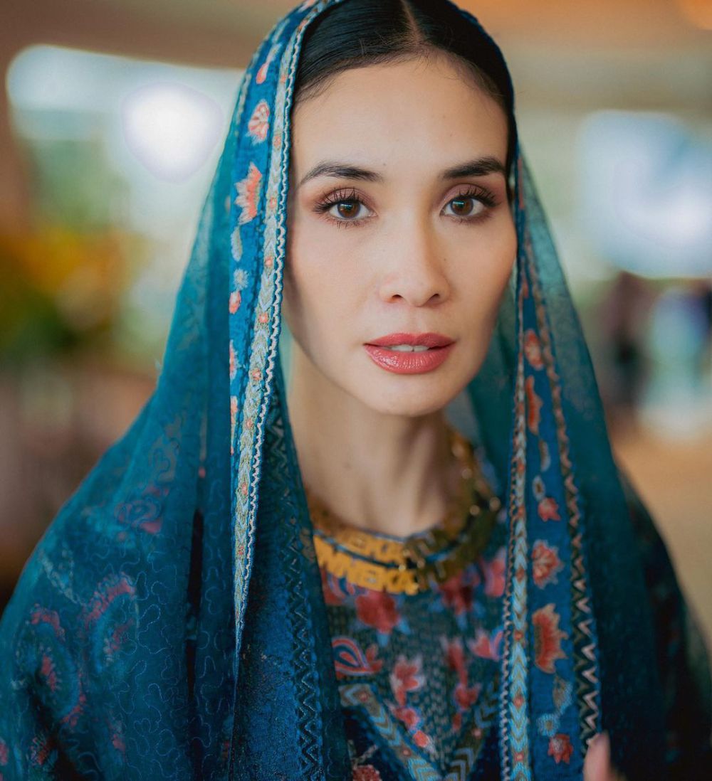 10 Inspirasi Makeup Marsha Timothy, buat Formal hingga Daily