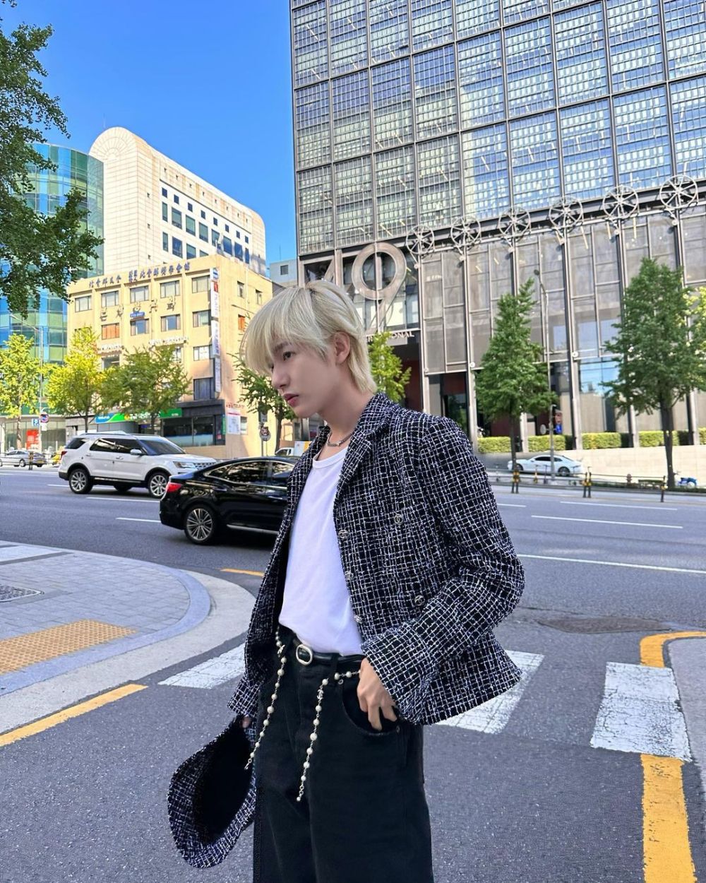 7 Trik Padu Padan Outfit ala Renjun NCT, Kreatif dan Keren