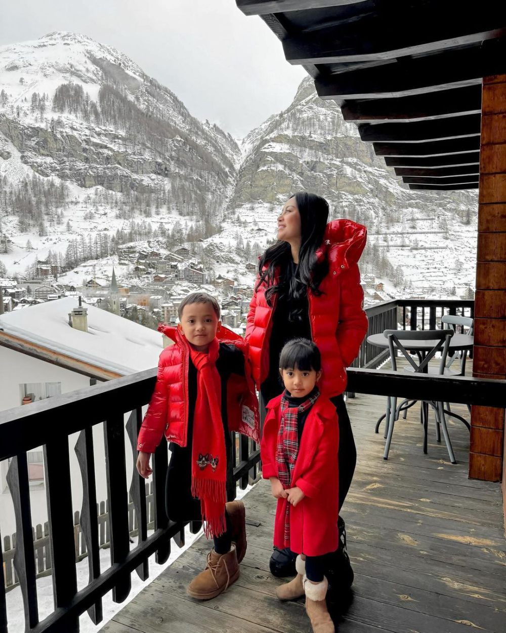 11 Penampilan Xabiru dan Chava selama Liburan di Eropa