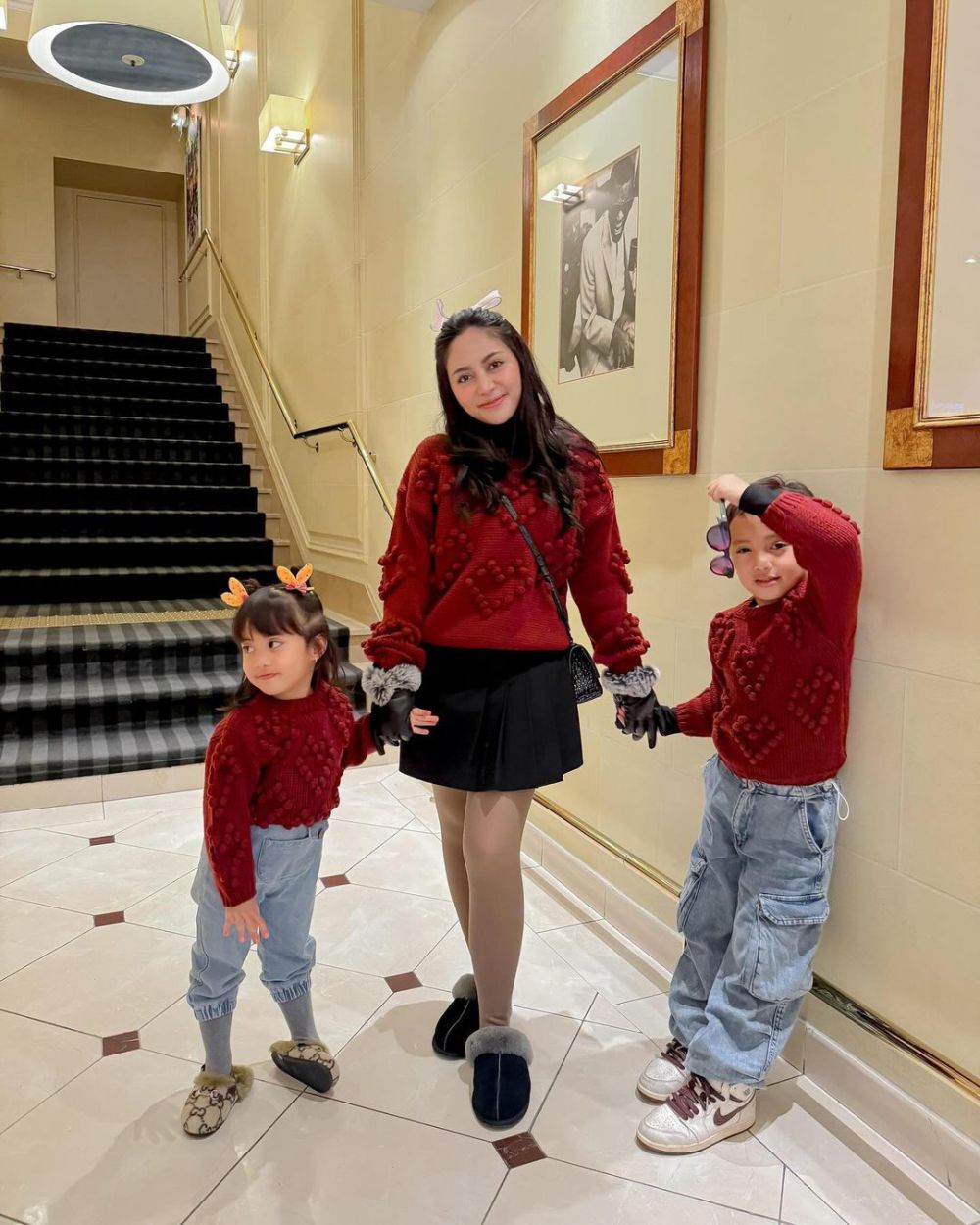 11 Penampilan Xabiru dan Chava selama Liburan di Eropa