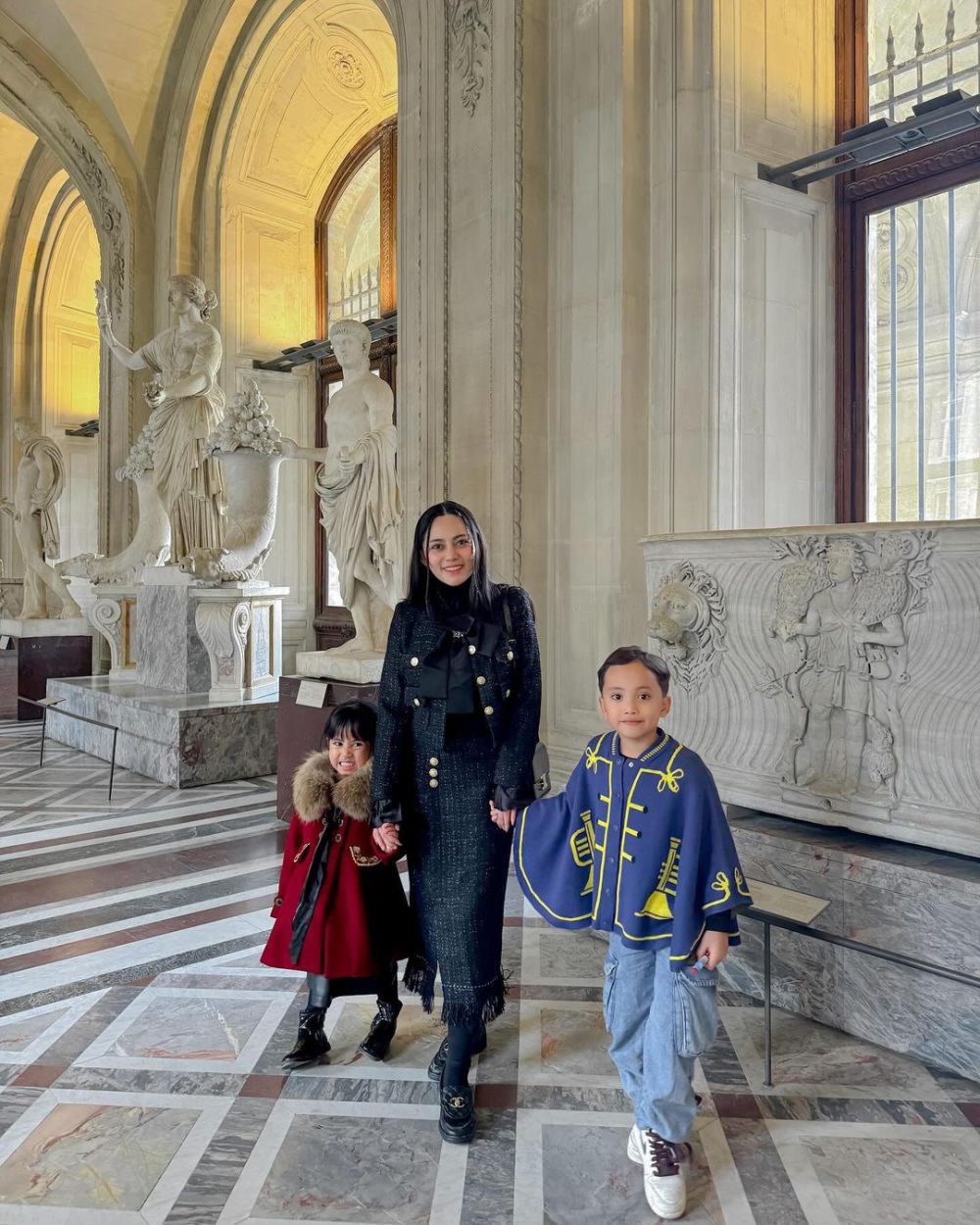 11 Penampilan Xabiru dan Chava selama Liburan di Eropa