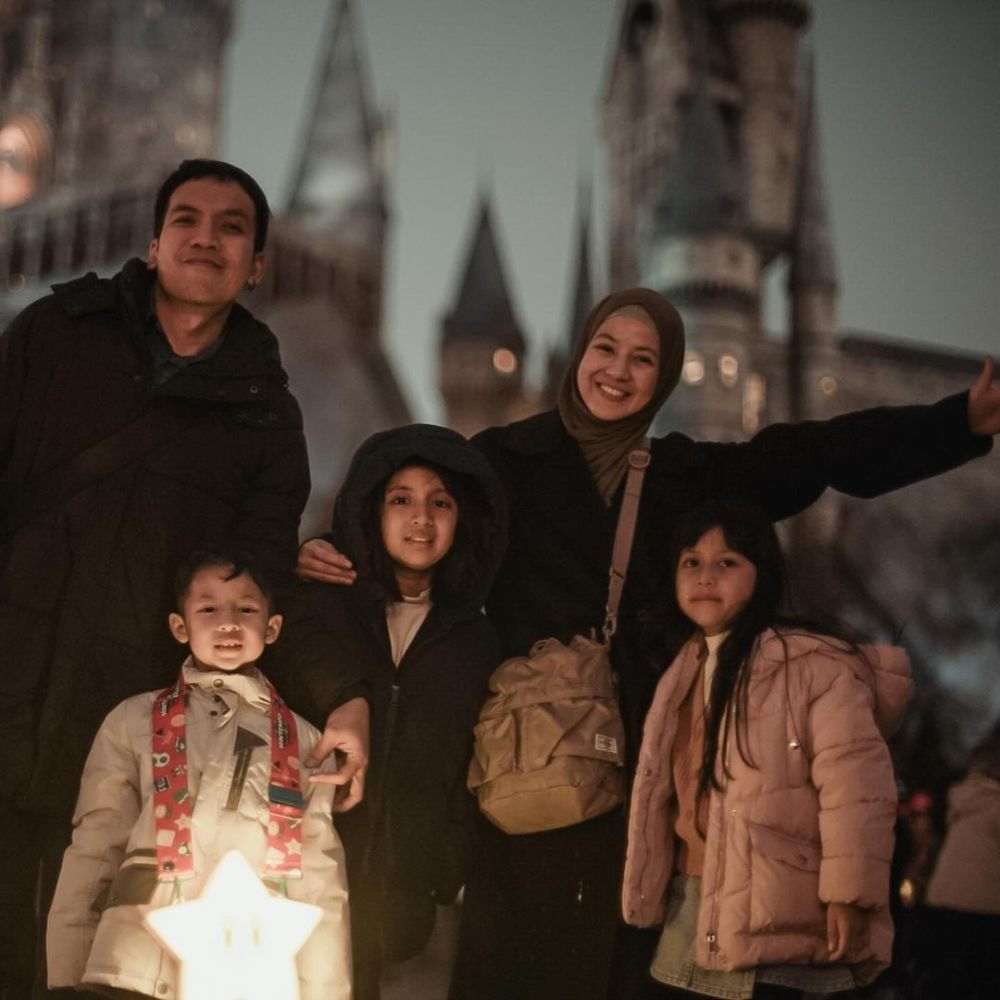 Natasha Rizky, Desta, dan Trio M ke Universal Studio Jepang