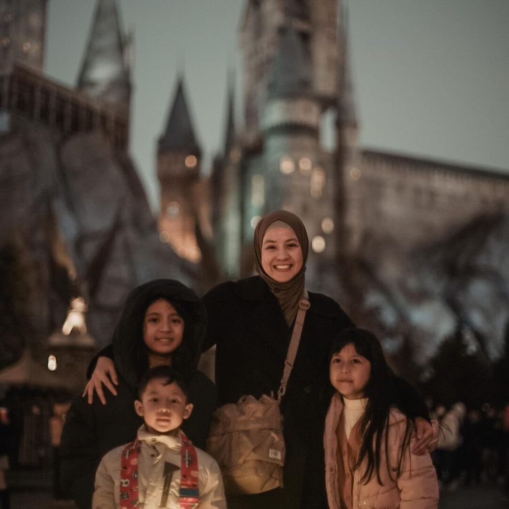 Natasha Rizky, Desta, dan Trio M ke Universal Studio Jepang