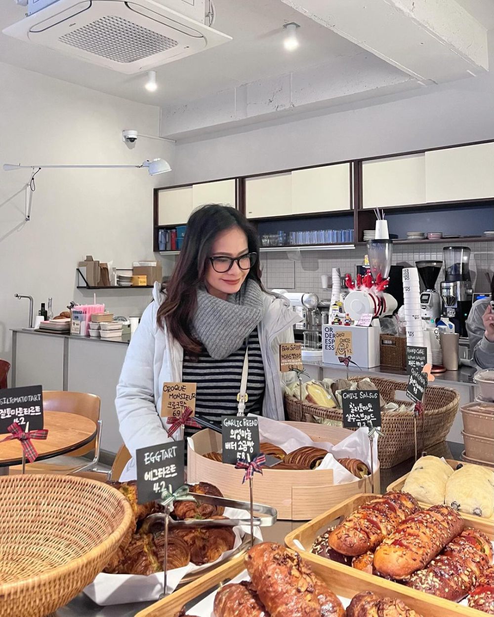 Ersa Mayori dan Keluarga Liburan di Gangnam