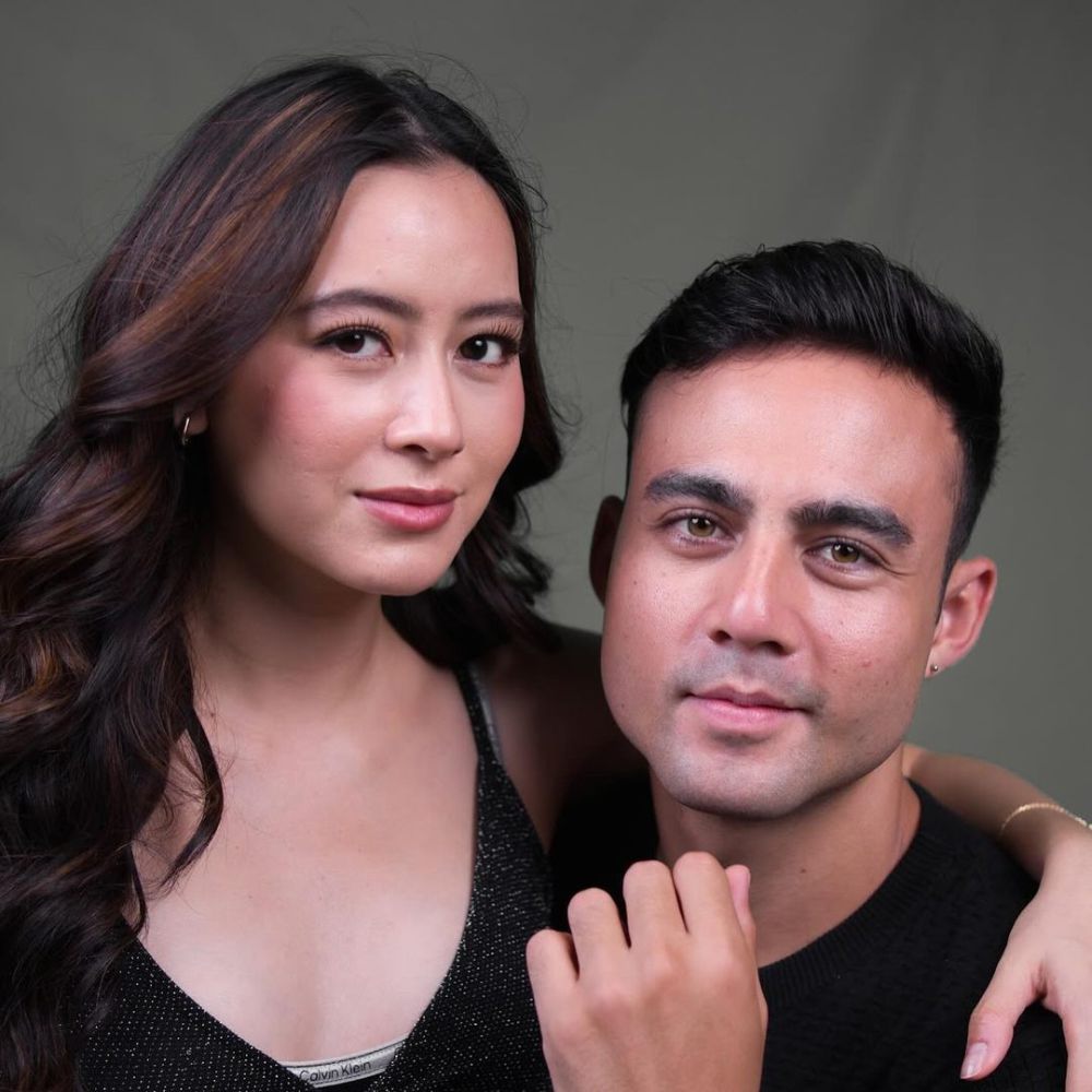 Mathernity Shoot Laura Theux dan Indra Brotolaras di Studio