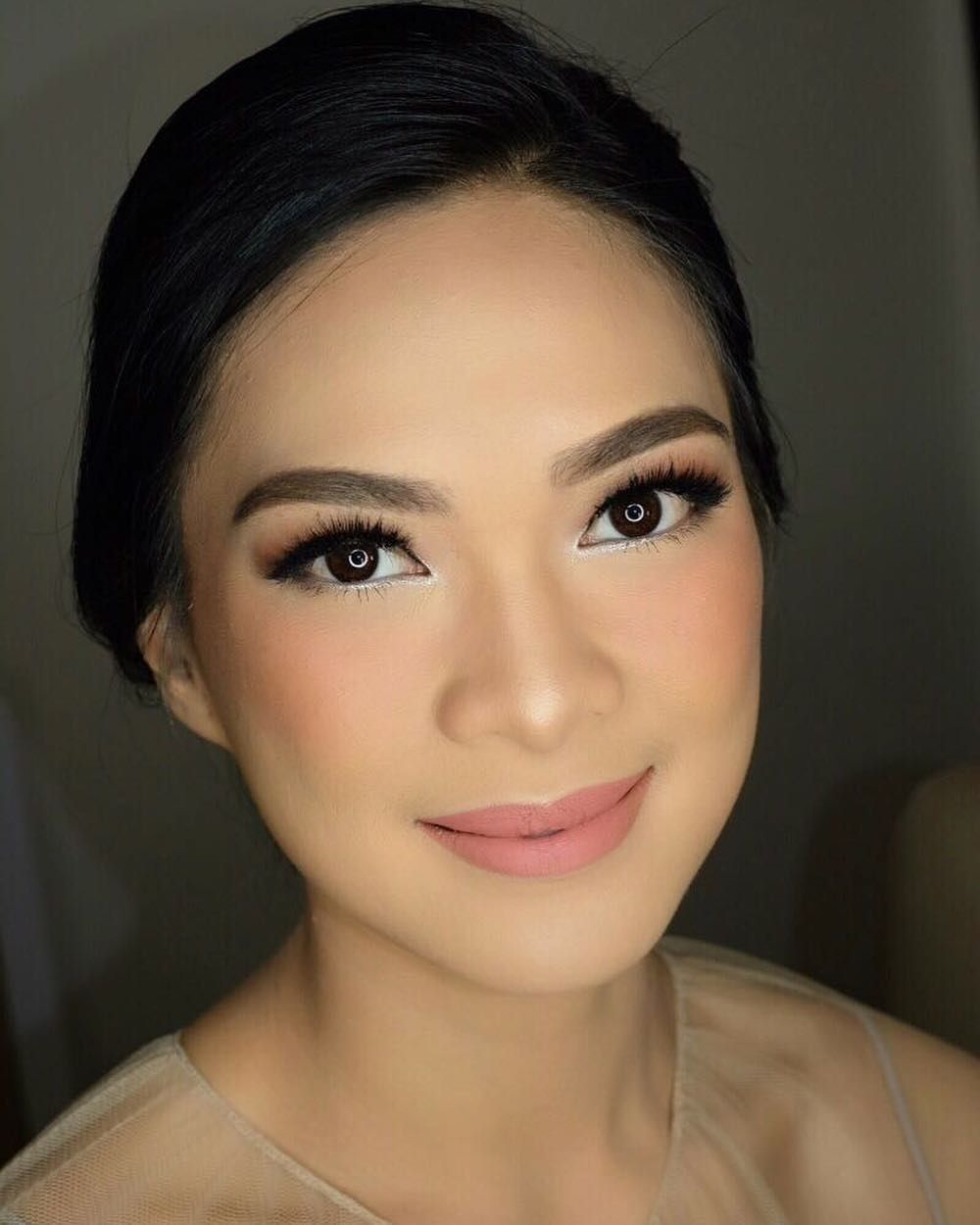 Inspirasi Makeup Wisuda ala Mesty Ariotedjo
