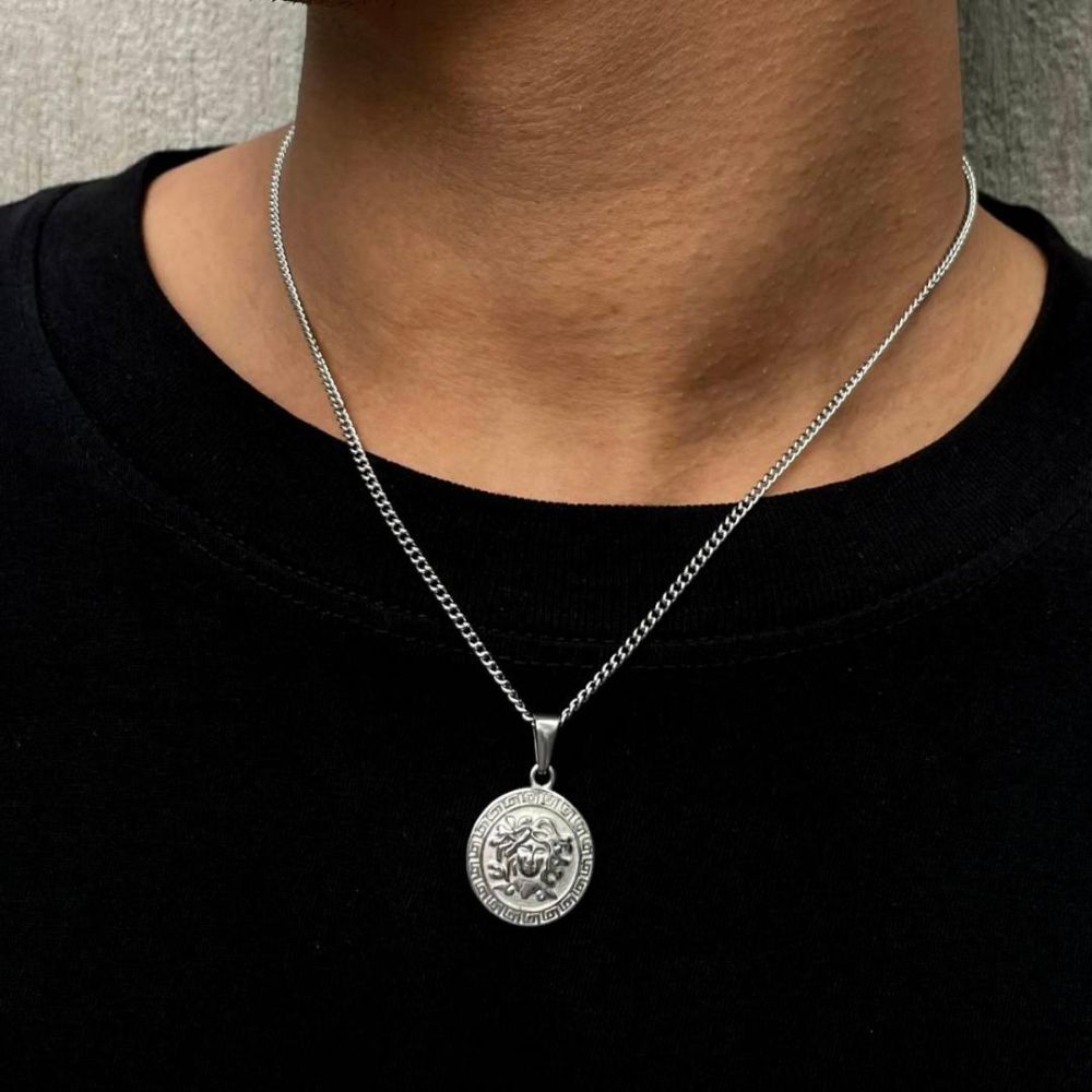 5 Tips Memilih Liontin yang Tepat untuk Pria, Makin Stylish!