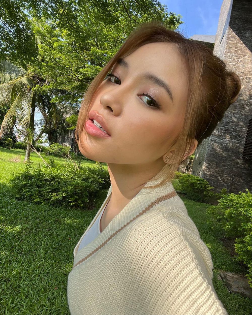 10 Inspirasi Makeup Anneth Delliecia, Cocok buat Remaja!