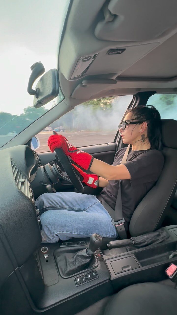 7 Potret Wendy Walters Dongkrak Ban sebelum Nge-drift