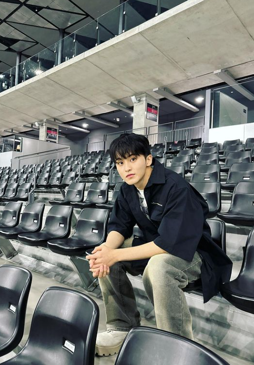 7 Gaya Outfit Kasual ala Mark Lee NCT, Boyfriend Material!