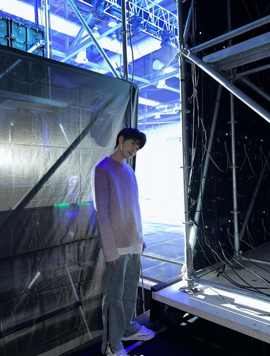 7 Ide OOTD Pakai Baju Hangat ala Doyung NCT