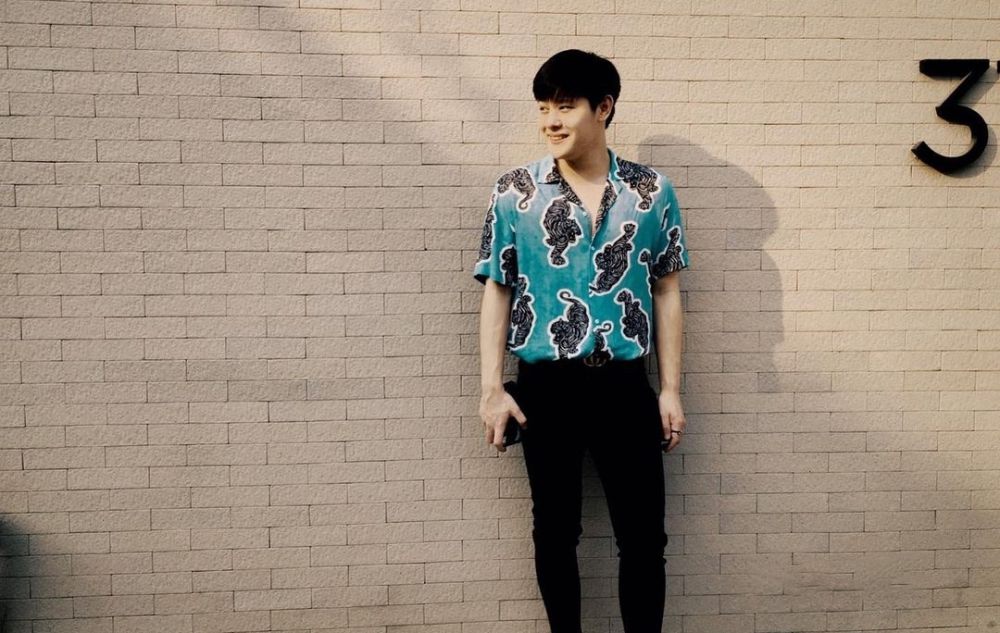 7 Inspirasi Outfit Kemeja ala Pluem Purim, Yuk Sontek!