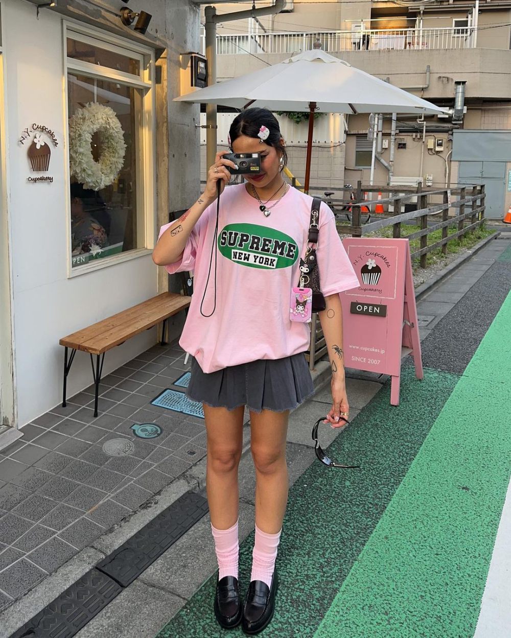 12 Inspirasi Outfit Warna Pink ala Ines Silva, Chic